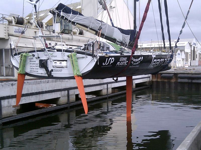 IMOCA 60 is now in the water - Armare Ropes
