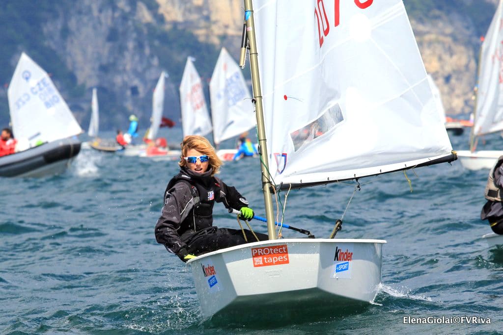 Meeting del Garda Optimist: vince Stephan Baker, con la scotta Gamberus ...